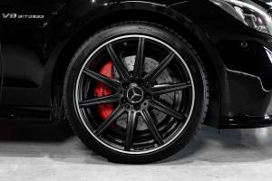Black Mercedes-Benz cls-63-amg 2015 in Riga, with an engine capacity of 5.46 L and mileage of 204 thousand km for 35900 €, photo 8 on AUTOMOTO.COM.LV