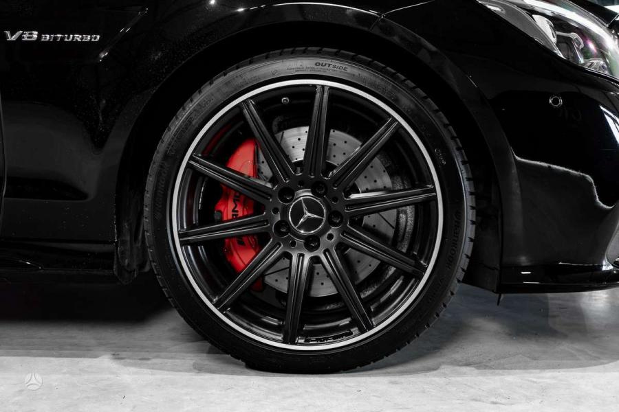 Black Mercedes-Benz cls-63-amg 2015 in Riga, with an engine capacity of 5.46 L and mileage of 204 thousand km for 35900 €, photo 8 on AUTOMOTO.COM.LV