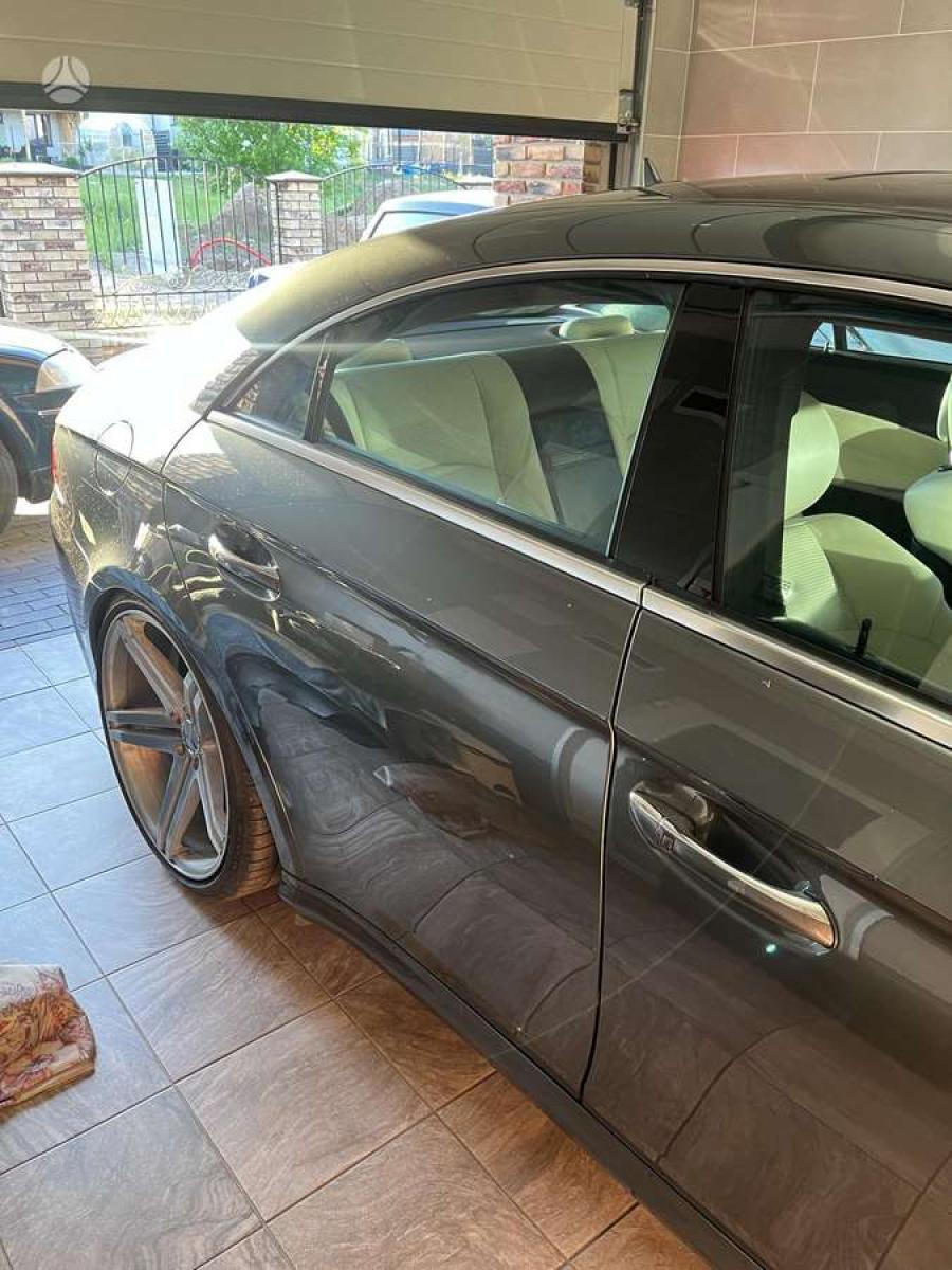 Brown Mercedes-Benz cls-63-amg 2007 in Kaunas, with an engine capacity of 6.21 L and mileage of 254 thousand km for 13300 €, photo 11 on AUTOMOTO.COM.LV