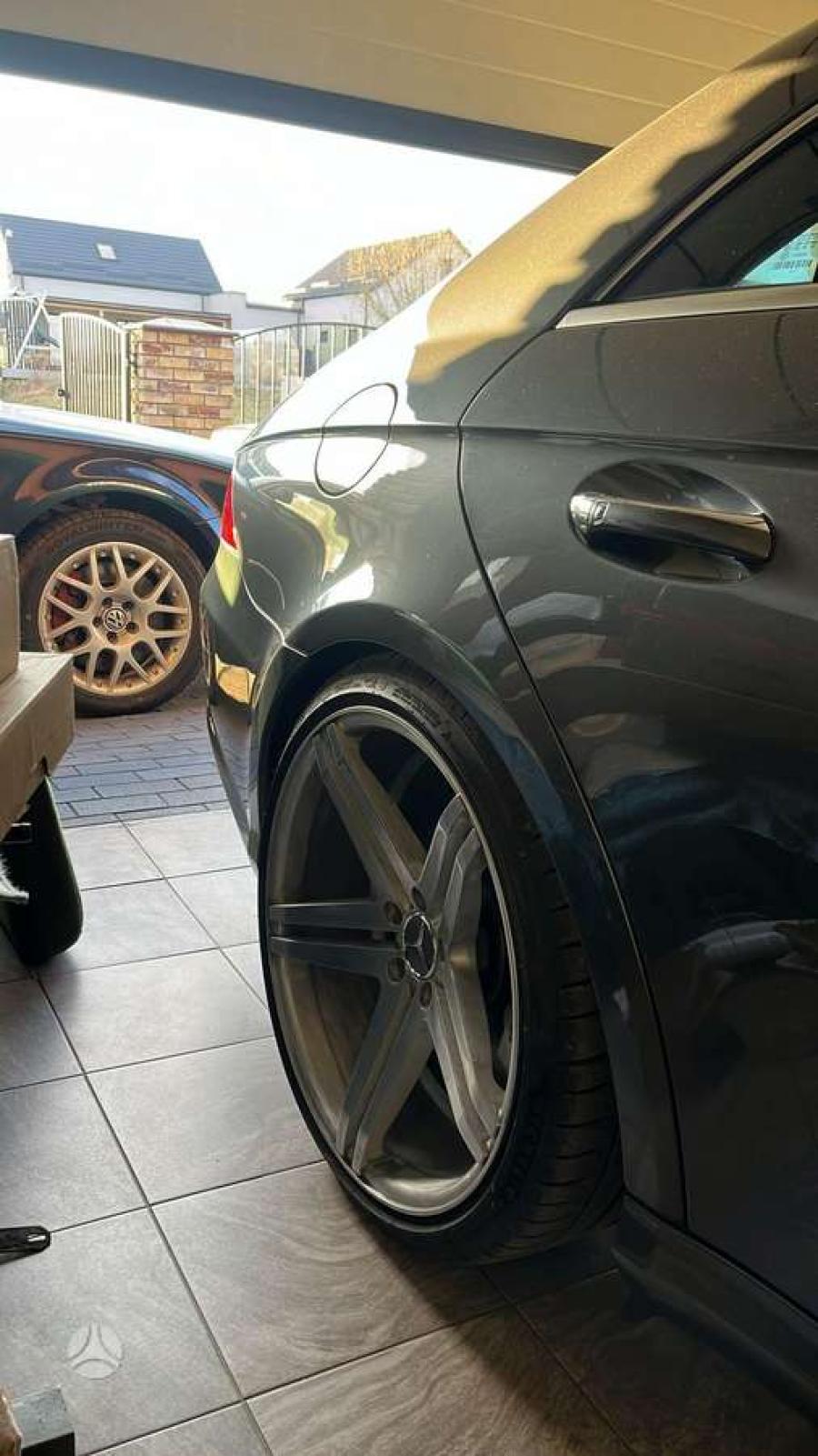 Brown Mercedes-Benz cls-63-amg 2007 in Kaunas, with an engine capacity of 6.21 L and mileage of 254 thousand km for 13300 €, photo 12 on AUTOMOTO.COM.LV