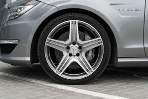 Grey Mercedes-Benz cls-63-amg 2012 in Vilnius, with an engine capacity of 5.46 L and mileage of 184 thousand km for 22000 €, photo 12 on AUTOMOTO.COM.LV