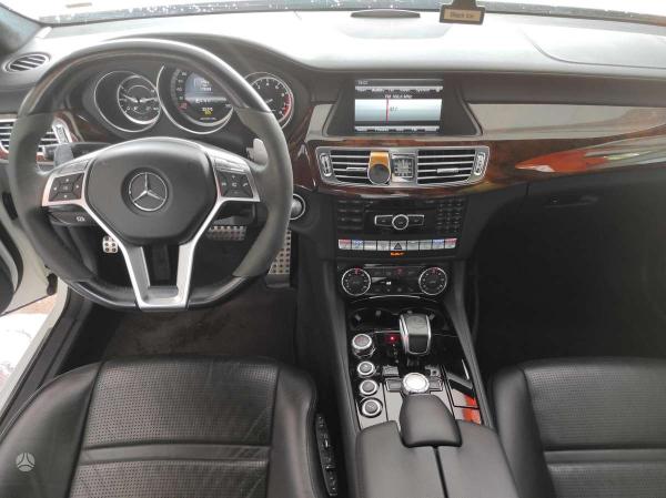 White Mercedes-Benz cls-63-amg 2013 in Kaunas, with an engine capacity of 5.46 L and mileage of 173 thousand km for 24500 €, photo 6 on AUTOMOTO.COM.LV