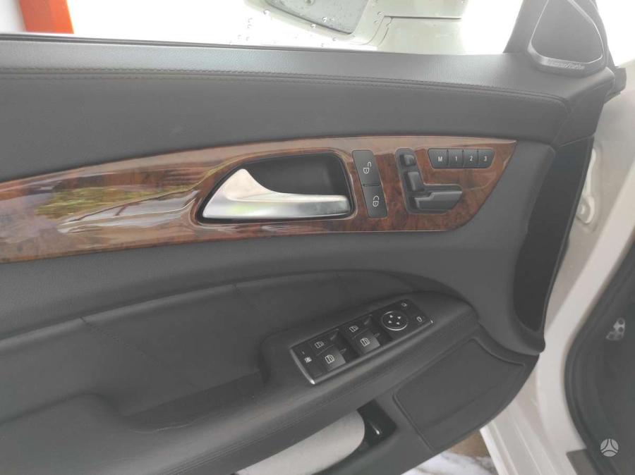 Белый Мерседес ЦЛС 63 АМГ 2013 в Каунас, объемом двигателя 5.46 л и пробегом 173 тыс. км за 24500 €, фото 8 на AUTOMOTO.COM.LV