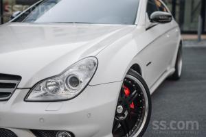 White Mercedes-Benz cls-63-amg 2006 in Riga, with an engine capacity of 6.30 L and mileage of 41 thousand km for 33000 €, photo 5 on AUTOMOTO.COM.LV