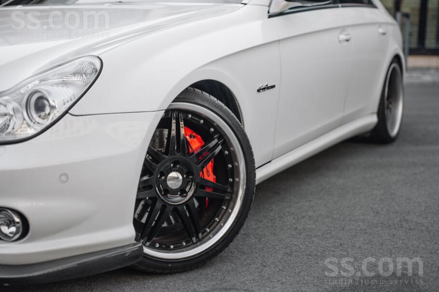 White Mercedes-Benz cls-63-amg 2006 in Riga, with an engine capacity of 6.30 L and mileage of 41 thousand km for 33000 €, photo 6 on AUTOMOTO.COM.LV