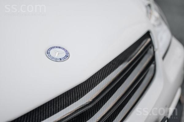 White Mercedes-Benz cls-63-amg 2006 in Riga, with an engine capacity of 6.30 L and mileage of 41 thousand km for 33000 €, photo 6 on AUTOMOTO.COM.LV