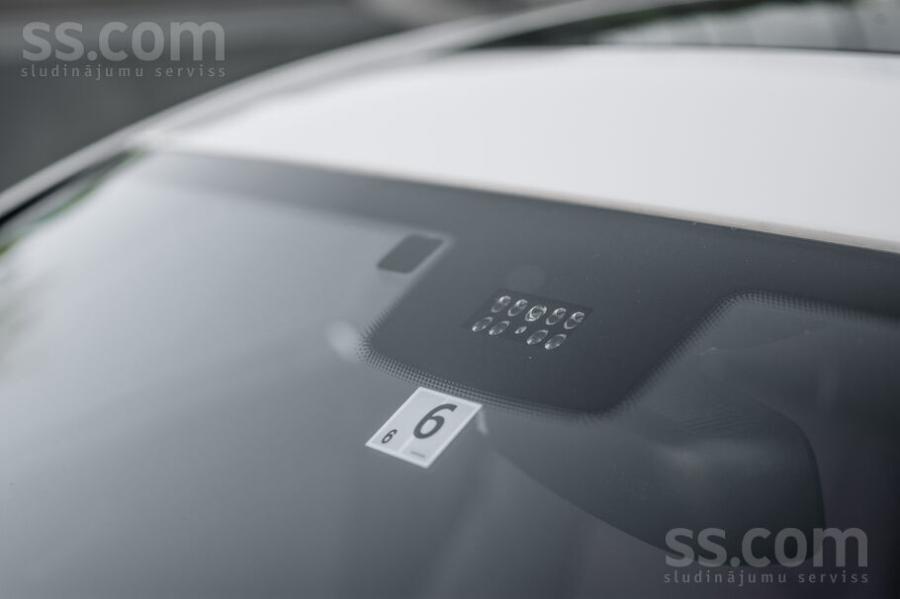 White Mercedes-Benz cls-63-amg 2006 in Riga, with an engine capacity of 6.30 L and mileage of 41 thousand km for 33000 €, photo 9 on AUTOMOTO.COM.LV