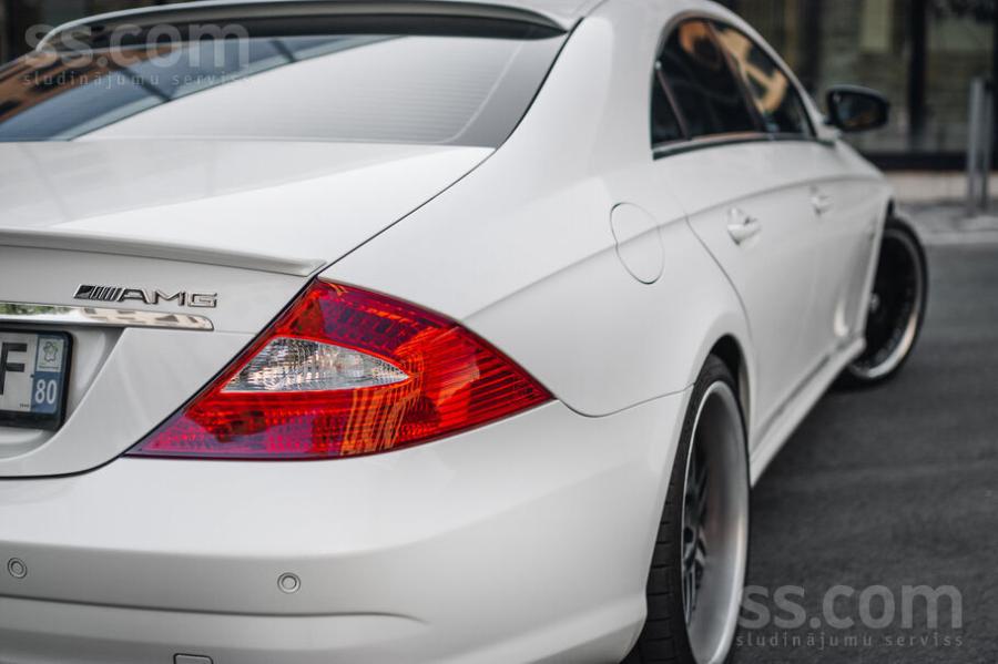 White Mercedes-Benz cls-63-amg 2006 in Riga, with an engine capacity of 6.30 L and mileage of 41 thousand km for 33000 €, photo 13 on AUTOMOTO.COM.LV