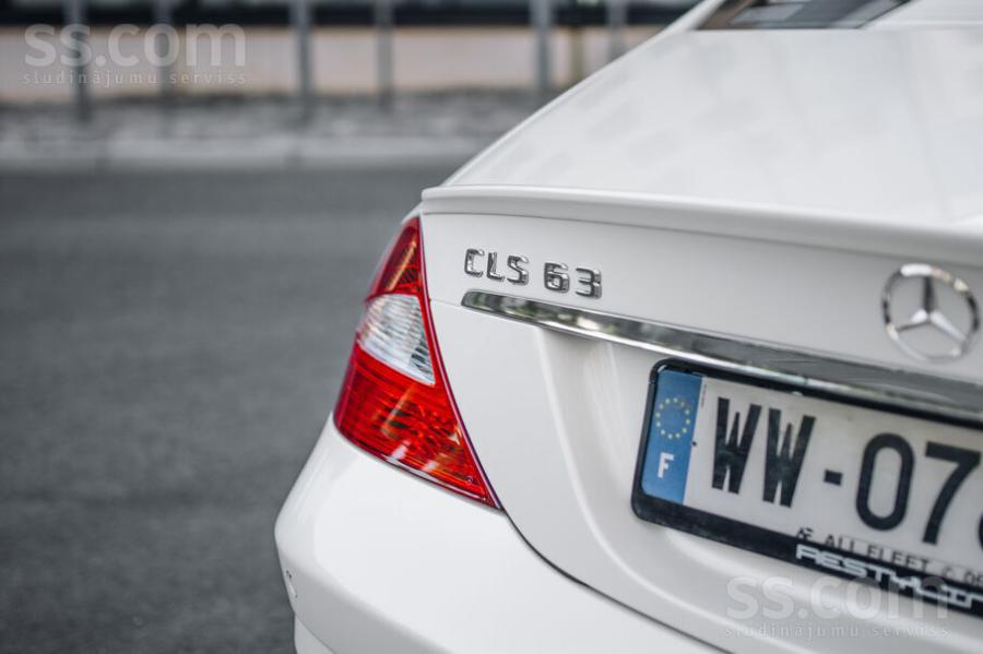White Mercedes-Benz cls-63-amg 2006 in Riga, with an engine capacity of 6.30 L and mileage of 41 thousand km for 33000 €, photo 14 on AUTOMOTO.COM.LV