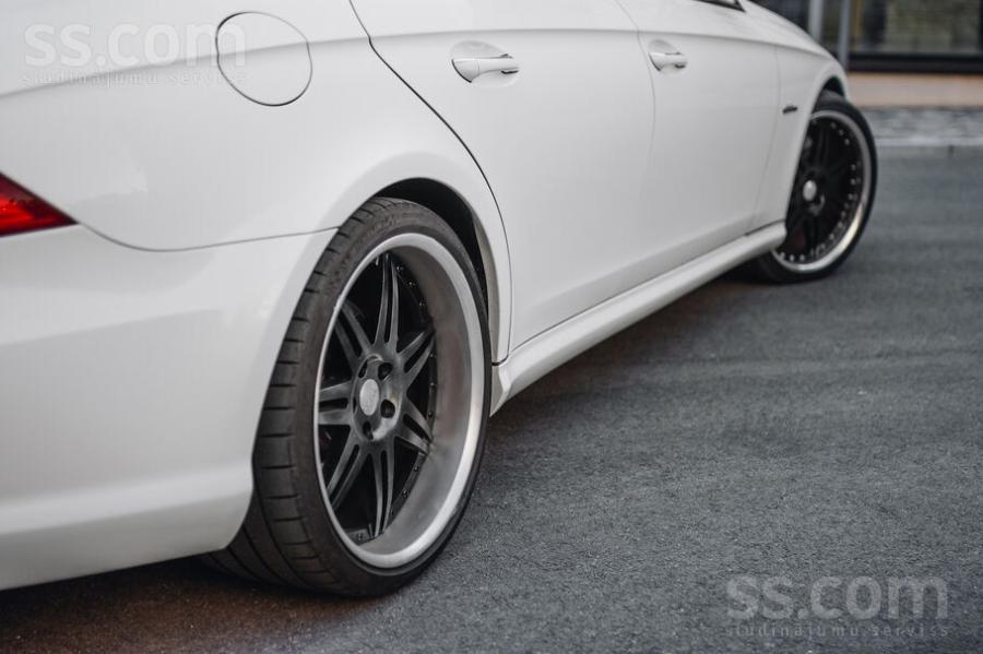 White Mercedes-Benz cls-63-amg 2006 in Riga, with an engine capacity of 6.30 L and mileage of 41 thousand km for 33000 €, photo 15 on AUTOMOTO.COM.LV