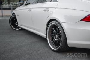 White Mercedes-Benz cls-63-amg 2006 in Riga, with an engine capacity of 6.30 L and mileage of 41 thousand km for 33000 €, photo 17 on AUTOMOTO.COM.LV