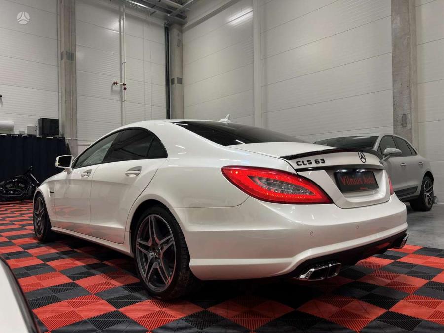Balts Mercedes-Benz cls-63-amg 2014 Viļņa, ar dzinēja tilpumu 5.46 L un nobraukumu 77 tūkst. km par 38900 €, foto 7 vietnē AUTOMOTO.COM.LV