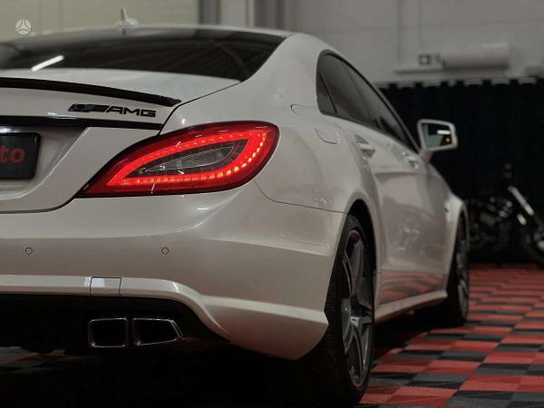 Мерседес ЦЛС 63 АМГ 2014 в Вильнюс на AUTOMOTO.COM.LV Белый Мерседес ЦЛС 63 АМГ 2014 в Вильнюс, объемом двигателя 5.46 л и пробегом 77 тыс. км за 38900 €, фото 11 на AUTOMOTO.COM.LV
