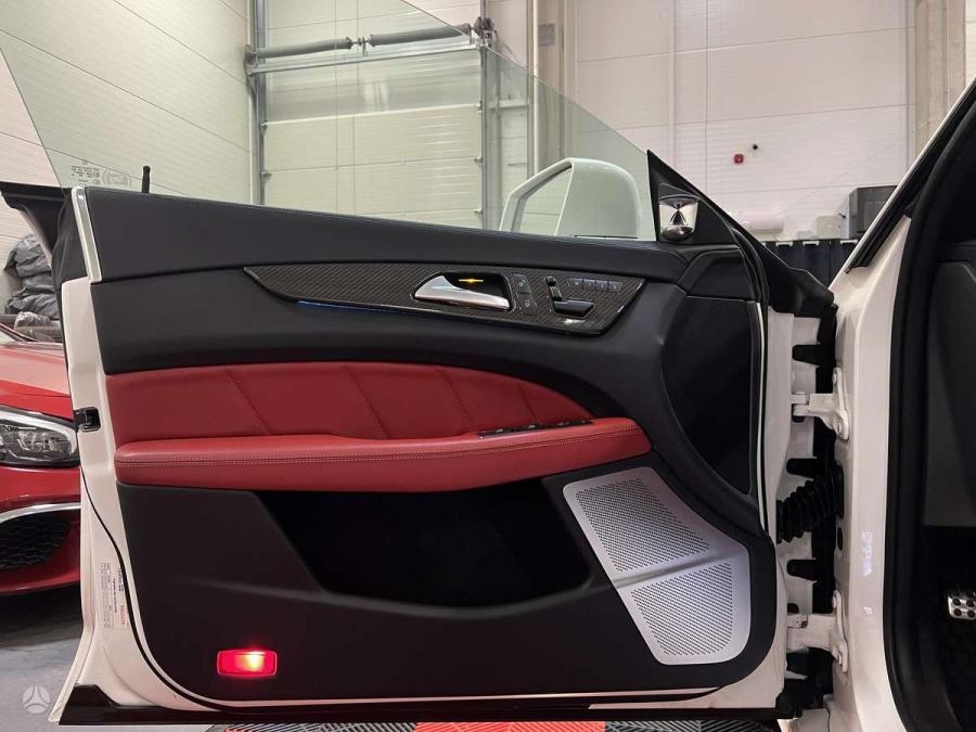 Balts Mercedes-Benz cls-63-amg 2014 Viļņa, ar dzinēja tilpumu 5.46 L un nobraukumu 77 tūkst. km par 38900 €, foto 18 vietnē AUTOMOTO.COM.LV