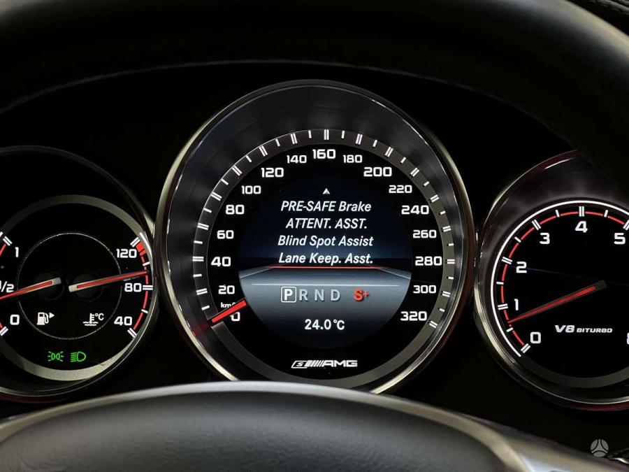 Balts Mercedes-Benz cls-63-amg 2014 Viļņa, ar dzinēja tilpumu 5.46 L un nobraukumu 77 tūkst. km par 38900 €, foto 29 vietnē AUTOMOTO.COM.LV