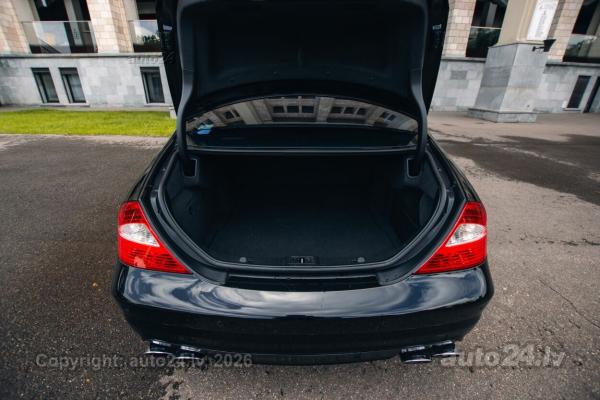 Melns Mercedes-Benz CLS-Class 2005 Tallina, ar dzinēja tilpumu 5.40 L un nobraukumu 126 tūkst. km par 22000 €, foto 9 vietnē AUTOMOTO.COM.LV