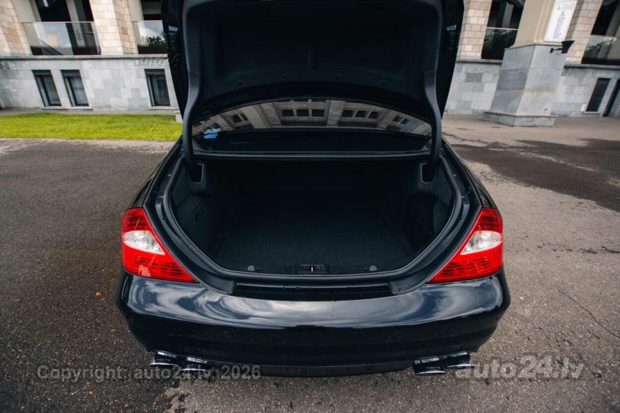 Black Mercedes-Benz CLS-Class 2005 in Tallinn, with an engine capacity of 5.40 L and mileage of 126 thousand km for 22000 €, photo 10 on AUTOMOTO.COM.LV