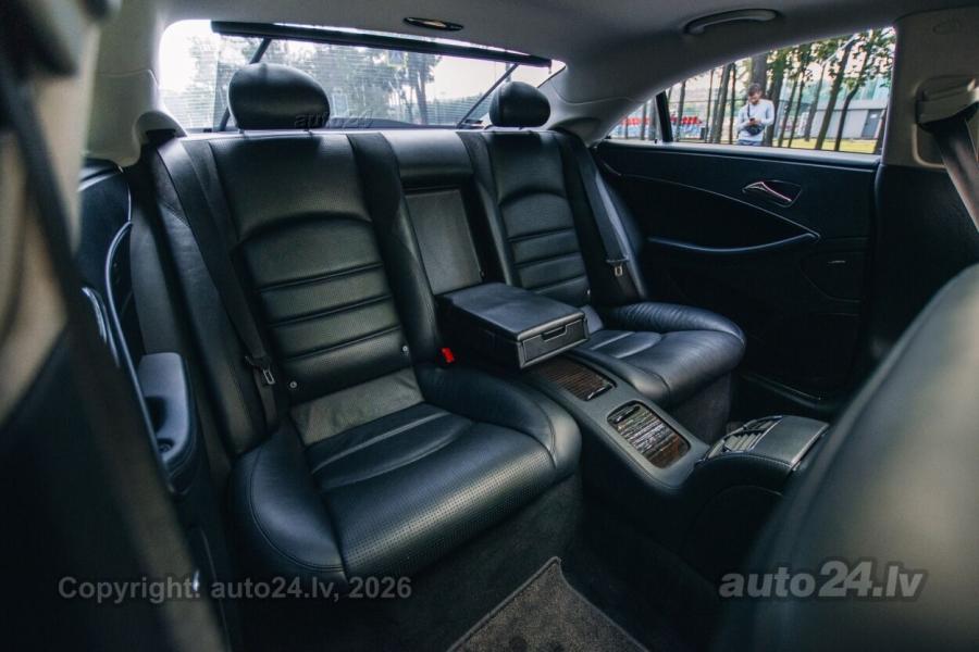 Black Mercedes-Benz CLS-Class 2005 in Tallinn, with an engine capacity of 5.40 L and mileage of 126 thousand km for 22000 €, photo 19 on AUTOMOTO.COM.LV