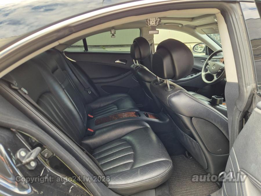 Melns Mercedes-Benz CLS-Class 2005 Tallina, ar dzinēja tilpumu 3.50 L un nobraukumu 250 tūkst. km par 5500 €, foto 12 vietnē AUTOMOTO.COM.LV