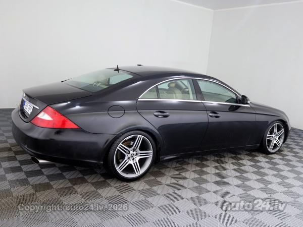Melns Mercedes-Benz CLS-Class 2005 Tallina, ar dzinēja tilpumu 3.50 L un nobraukumu 298 tūkst. km par 1999 €, foto 3 vietnē AUTOMOTO.COM.LV