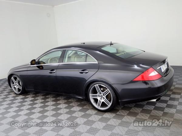 Melns Mercedes-Benz CLS-Class 2005 Tallina, ar dzinēja tilpumu 3.50 L un nobraukumu 298 tūkst. km par 1999 €, foto 4 vietnē AUTOMOTO.COM.LV
