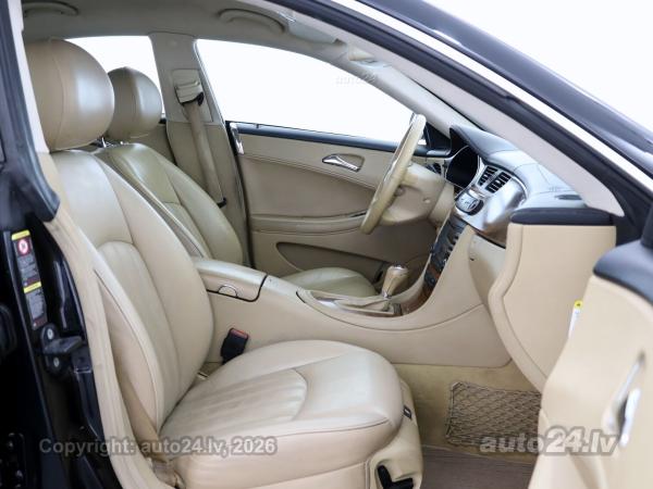 Melns Mercedes-Benz CLS-Class 2005 Tallina, ar dzinēja tilpumu 3.50 L un nobraukumu 298 tūkst. km par 1999 €, foto 6 vietnē AUTOMOTO.COM.LV
