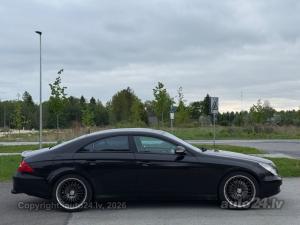 Melns Mercedes-Benz CLS-Class 2005 Tallina, ar dzinēja tilpumu 5.00 L un nobraukumu 320 tūkst. km par 5800 €, foto 3 vietnē AUTOMOTO.COM.LV