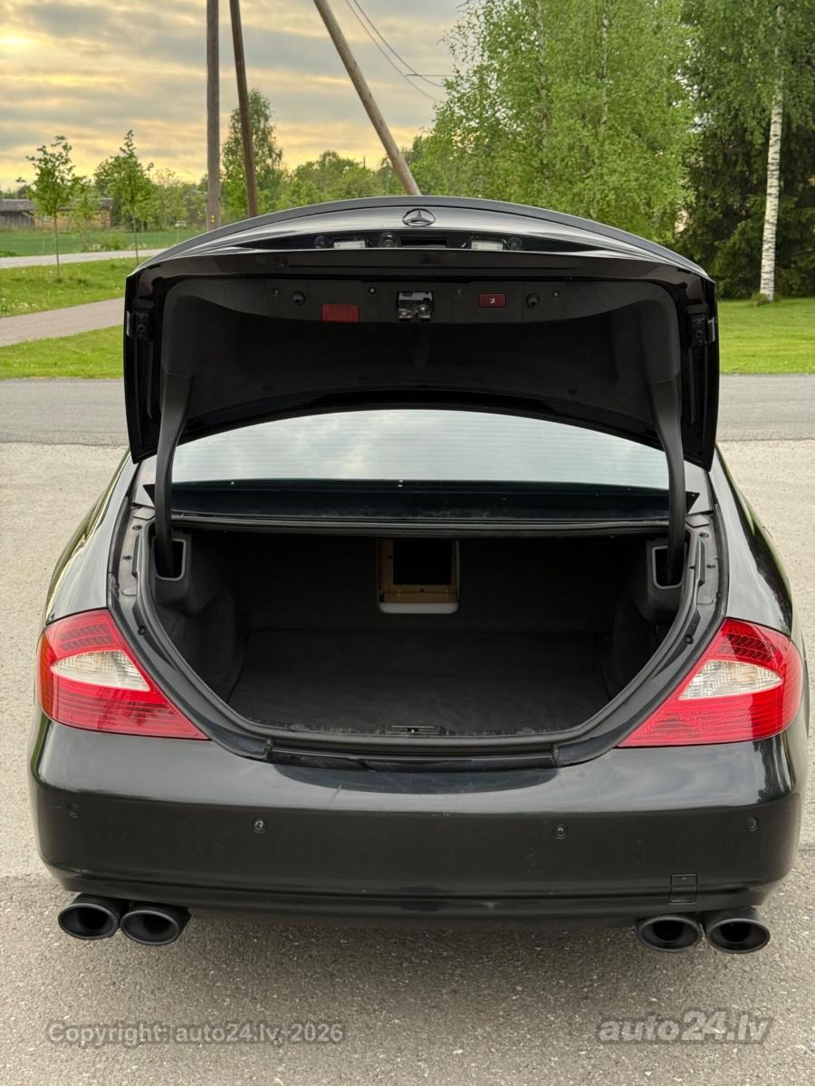 Melns Mercedes-Benz CLS-Class 2005 Tallina, ar dzinēja tilpumu 5.00 L un nobraukumu 320 tūkst. km par 5800 €, foto 8 vietnē AUTOMOTO.COM.LV