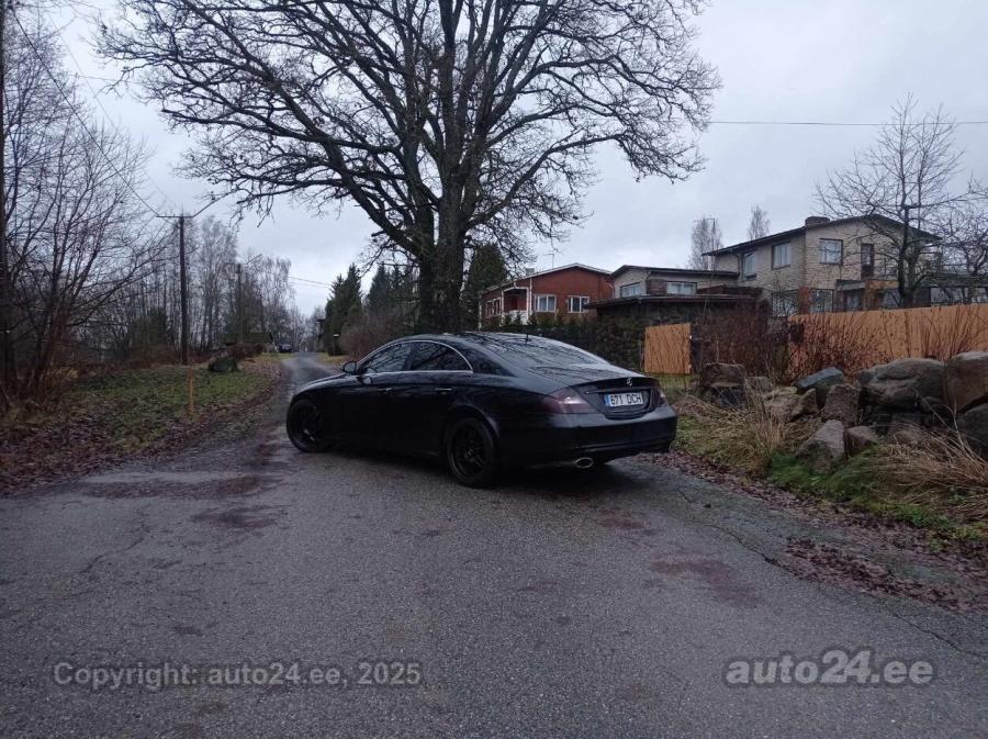 Black Mercedes-Benz CLS-Class 2006 in Tallinn, with an engine capacity of 3.00 L and mileage of 266 thousand km for 3650 €, photo 2 on AUTOMOTO.COM.LV