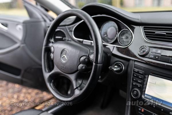 Melns Mercedes-Benz CLS-Class 2006 Tallina, ar dzinēja tilpumu 3.00 L un nobraukumu 342 tūkst. km par 3290 €, foto 10 vietnē AUTOMOTO.COM.LV