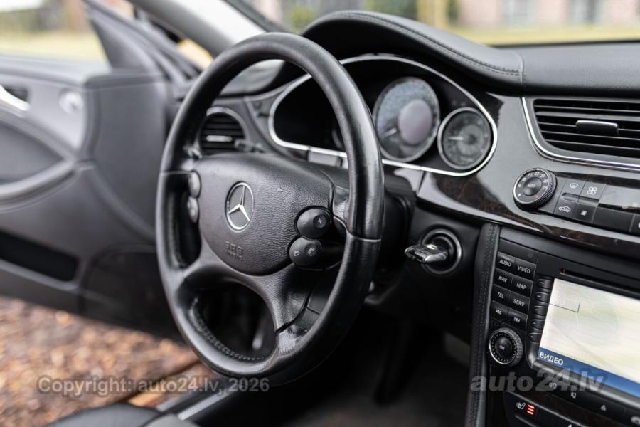 Melns Mercedes-Benz CLS-Class 2006 Tallina, ar dzinēja tilpumu 3.00 L un nobraukumu 342 tūkst. km par 3290 €, foto 11 vietnē AUTOMOTO.COM.LV