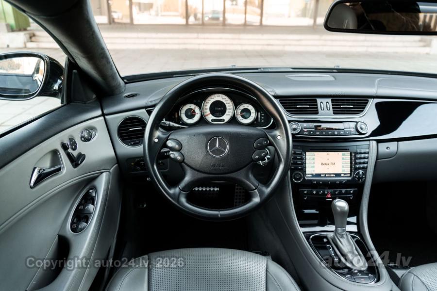 Melns Mercedes-Benz CLS-Class 2006 Tallina, ar dzinēja tilpumu 5.40 L un nobraukumu 244 tūkst. km par 20000 €, foto 17 vietnē AUTOMOTO.COM.LV