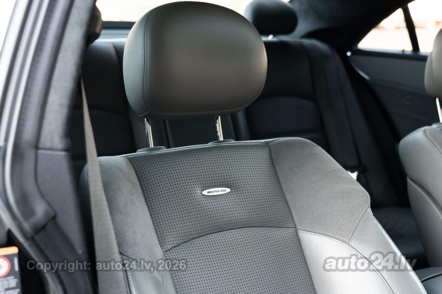 Melns Mercedes-Benz CLS-Class 2006 Tallina, ar dzinēja tilpumu 5.40 L un nobraukumu 244 tūkst. km par 20000 €, foto 26 vietnē AUTOMOTO.COM.LV