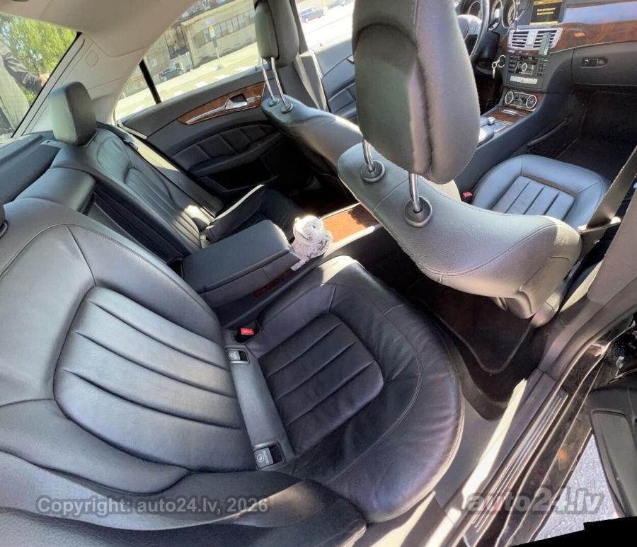 Melns Mercedes-Benz CLS-Class 2012 Tallina, ar dzinēja tilpumu 3.50 L un nobraukumu 182 tūkst. km par 15500 €, foto 9 vietnē AUTOMOTO.COM.LV