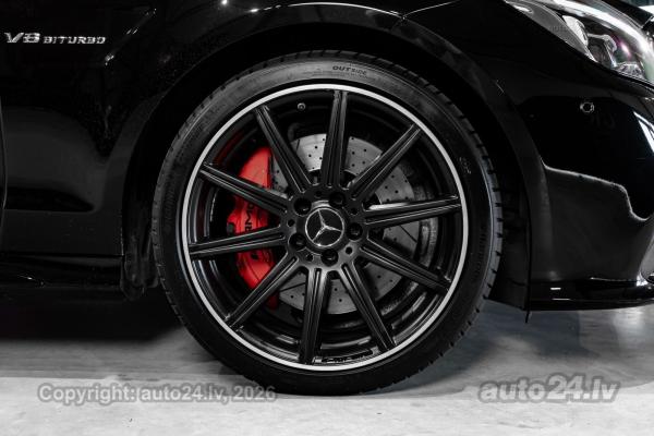 Black Mercedes-Benz CLS-Class 2015 in Riga, with an engine capacity of 5.50 L and mileage of 204 thousand km for 35900 €, photo 8 on AUTOMOTO.COM.LV