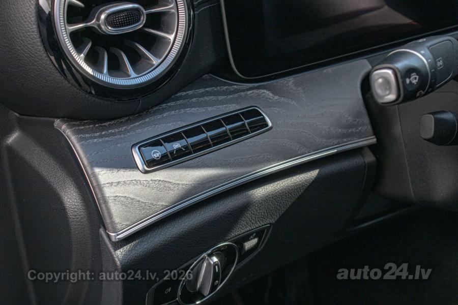 Black Mercedes-Benz CLS-Class 2019 in Tallinn, with an engine capacity of 2.90 L and mileage of 210 thousand km for 32500 €, photo 15 on AUTOMOTO.COM.LV
