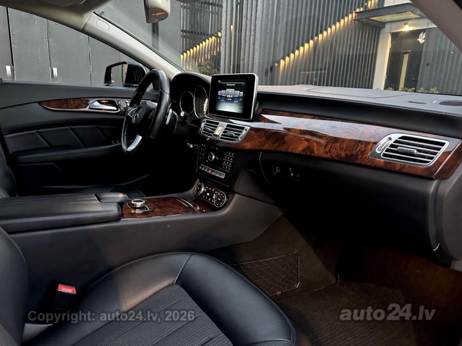 Black Mercedes-Benz CLS-Class 2015 in Tartu, with an engine capacity of 3.00 L and mileage of 240 thousand km for 13999 €, photo 11 on AUTOMOTO.COM.LV