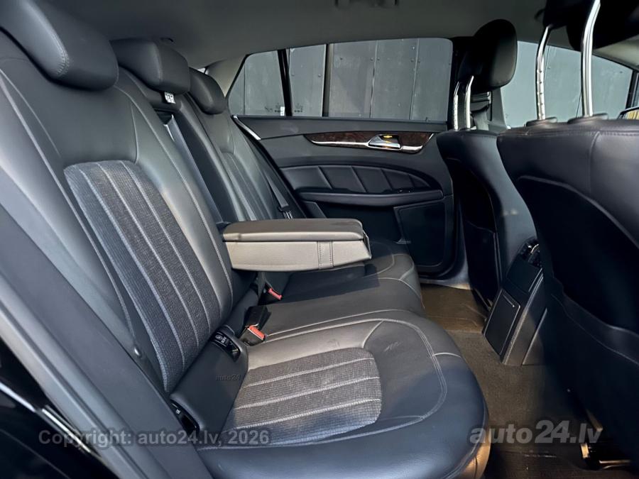 Black Mercedes-Benz CLS-Class 2015 in Tartu, with an engine capacity of 3.00 L and mileage of 240 thousand km for 13999 €, photo 12 on AUTOMOTO.COM.LV