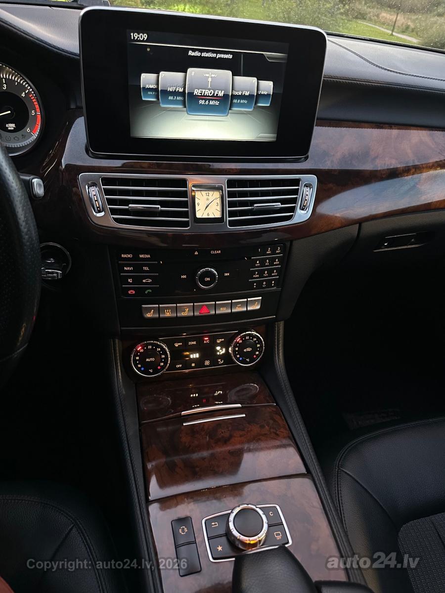 Black Mercedes-Benz CLS-Class 2015 in Tartu, with an engine capacity of 3.00 L and mileage of 240 thousand km for 13999 €, photo 15 on AUTOMOTO.COM.LV