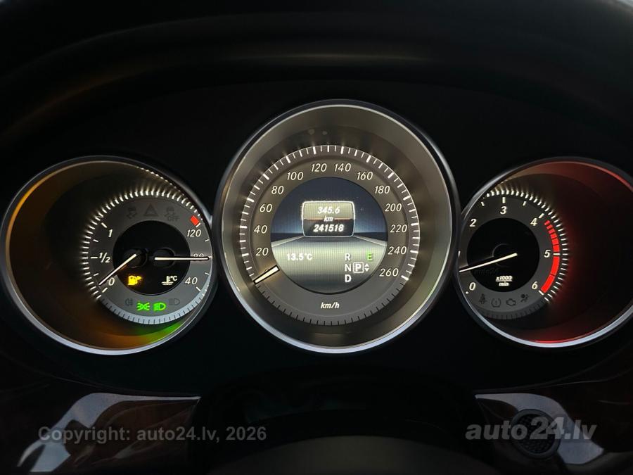 Black Mercedes-Benz CLS-Class 2015 in Tartu, with an engine capacity of 3.00 L and mileage of 240 thousand km for 13999 €, photo 21 on AUTOMOTO.COM.LV