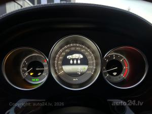 Black Mercedes-Benz CLS-Class 2015 in Tartu, with an engine capacity of 3.00 L and mileage of 240 thousand km for 13999 €, photo 22 on AUTOMOTO.COM.LV