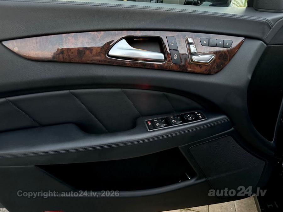 Black Mercedes-Benz CLS-Class 2015 in Tartu, with an engine capacity of 3.00 L and mileage of 240 thousand km for 13999 €, photo 24 on AUTOMOTO.COM.LV