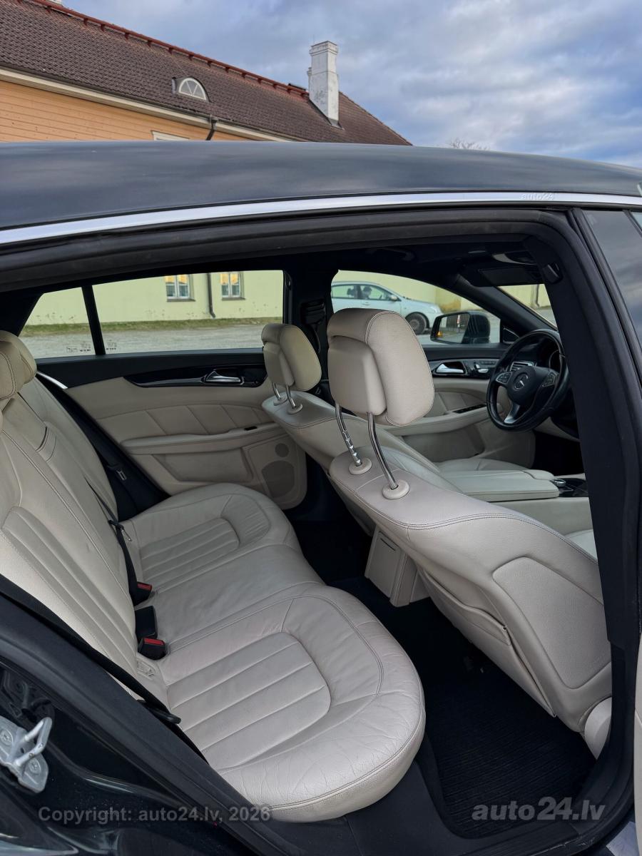 Black Mercedes-Benz CLS-Class 2017 in Tallinn, with an engine capacity of 2.10 L and mileage of 215 thousand km for 13999 €, photo 8 on AUTOMOTO.COM.LV