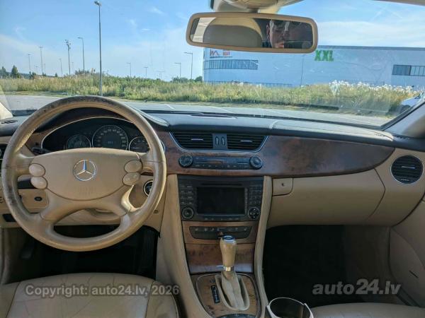 Blue Mercedes-Benz CLS-Class 2005 in Tallinn, with an engine capacity of 5.00 L and mileage of 175 thousand km for 10000 €, photo 6 on AUTOMOTO.COM.LV