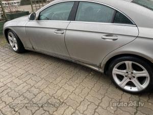 Pelēks Mercedes-Benz CLS-Class 2005 Tallina, ar dzinēja tilpumu 3.50 L un nobraukumu 355 tūkst. km par 2750 €, foto 8 vietnē AUTOMOTO.COM.LV