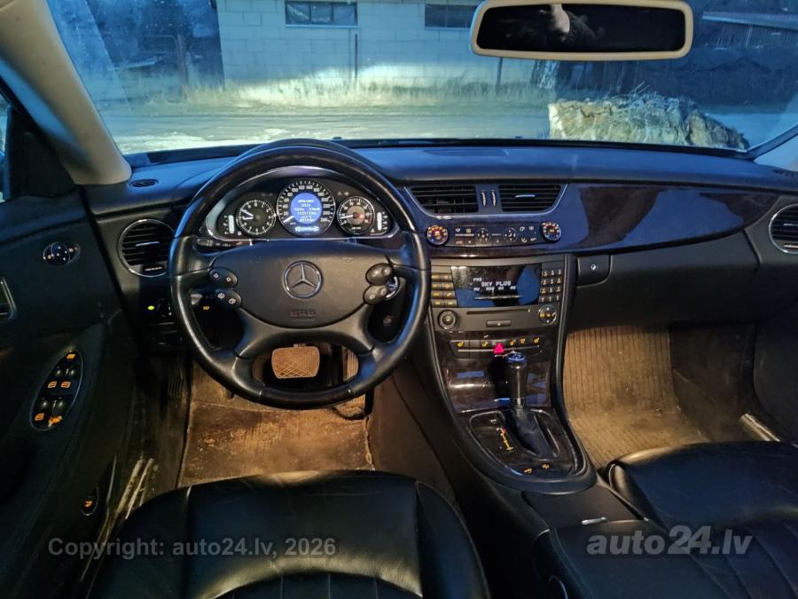 Pelēks Mercedes-Benz CLS-Class 2005 Viljandi, ar dzinēja tilpumu 3.50 L un nobraukumu 355 tūkst. km par 2999 €, foto 12 vietnē AUTOMOTO.COM.LV