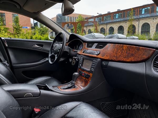 Pelēks Mercedes-Benz CLS-Class 2006 Tallina, ar dzinēja tilpumu 3.00 L un nobraukumu 329 tūkst. km par 5500 €, foto 5 vietnē AUTOMOTO.COM.LV