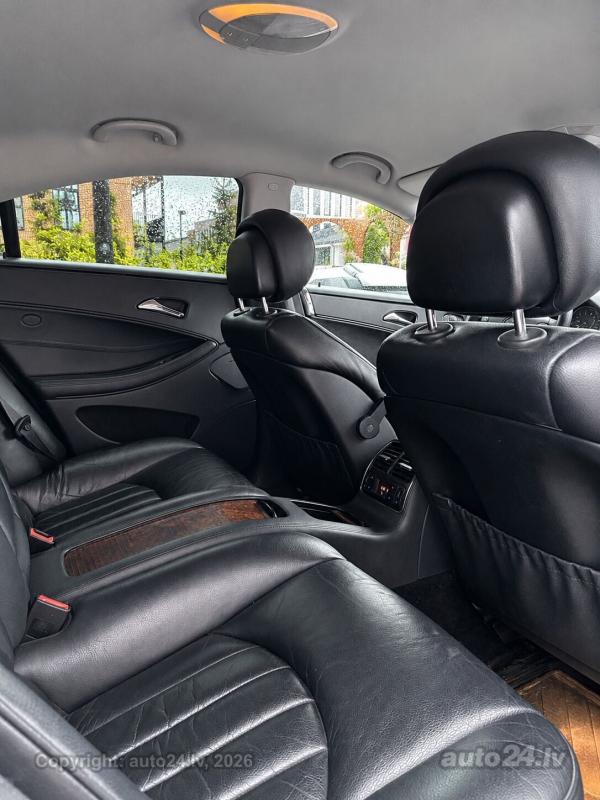 Pelēks Mercedes-Benz CLS-Class 2006 Tallina, ar dzinēja tilpumu 3.00 L un nobraukumu 329 tūkst. km par 5500 €, foto 7 vietnē AUTOMOTO.COM.LV