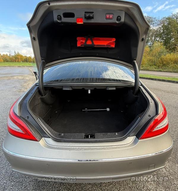 Grey Mercedes-Benz CLS-Class 2010 in Tallinn, with an engine capacity of 3.00 L and mileage of 288 thousand km for 9500 €, photo 11 on AUTOMOTO.COM.LV