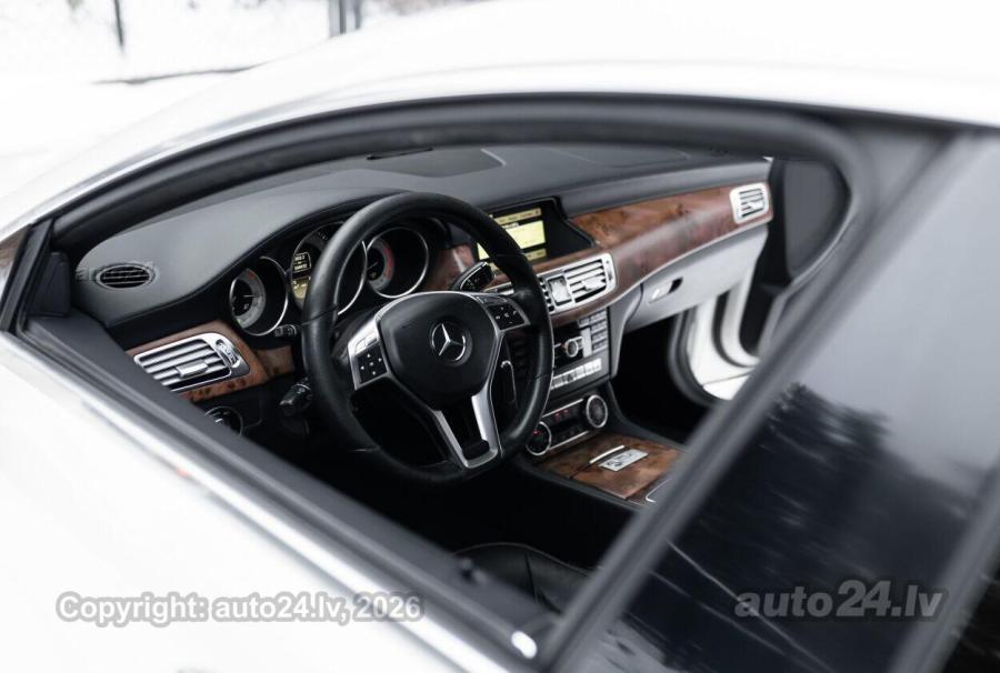 White Mercedes-Benz CLS-Class 2011 in Tallinn, with an engine capacity of 3.00 L and mileage of 320 thousand km for 10900 €, photo 13 on AUTOMOTO.COM.LV